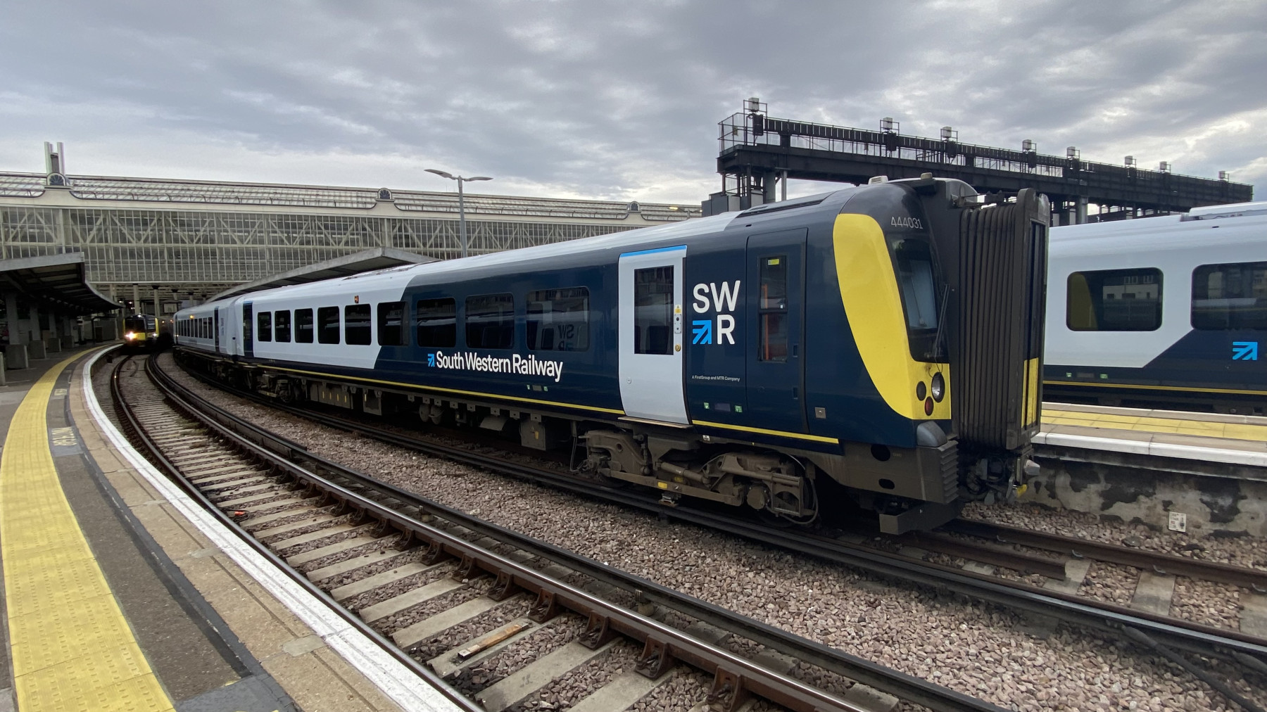 Photo of 444031 at London Waterloo — trainlogger