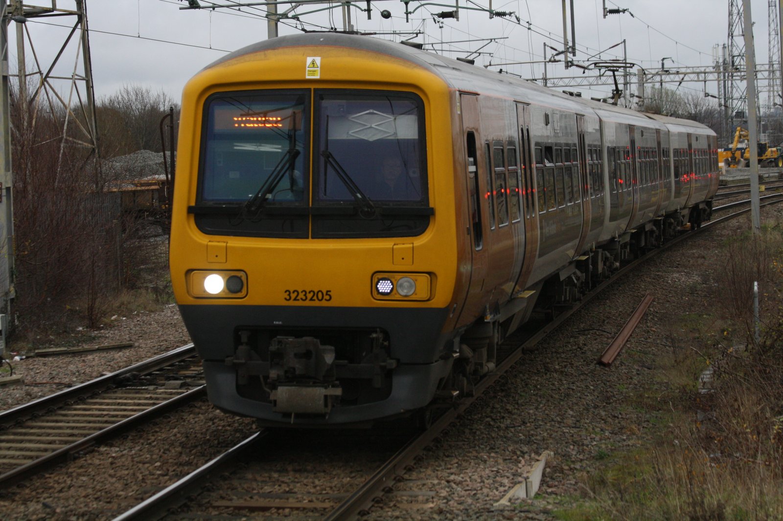 Photo of 323205 at bescot stadium+yard — trainlogger