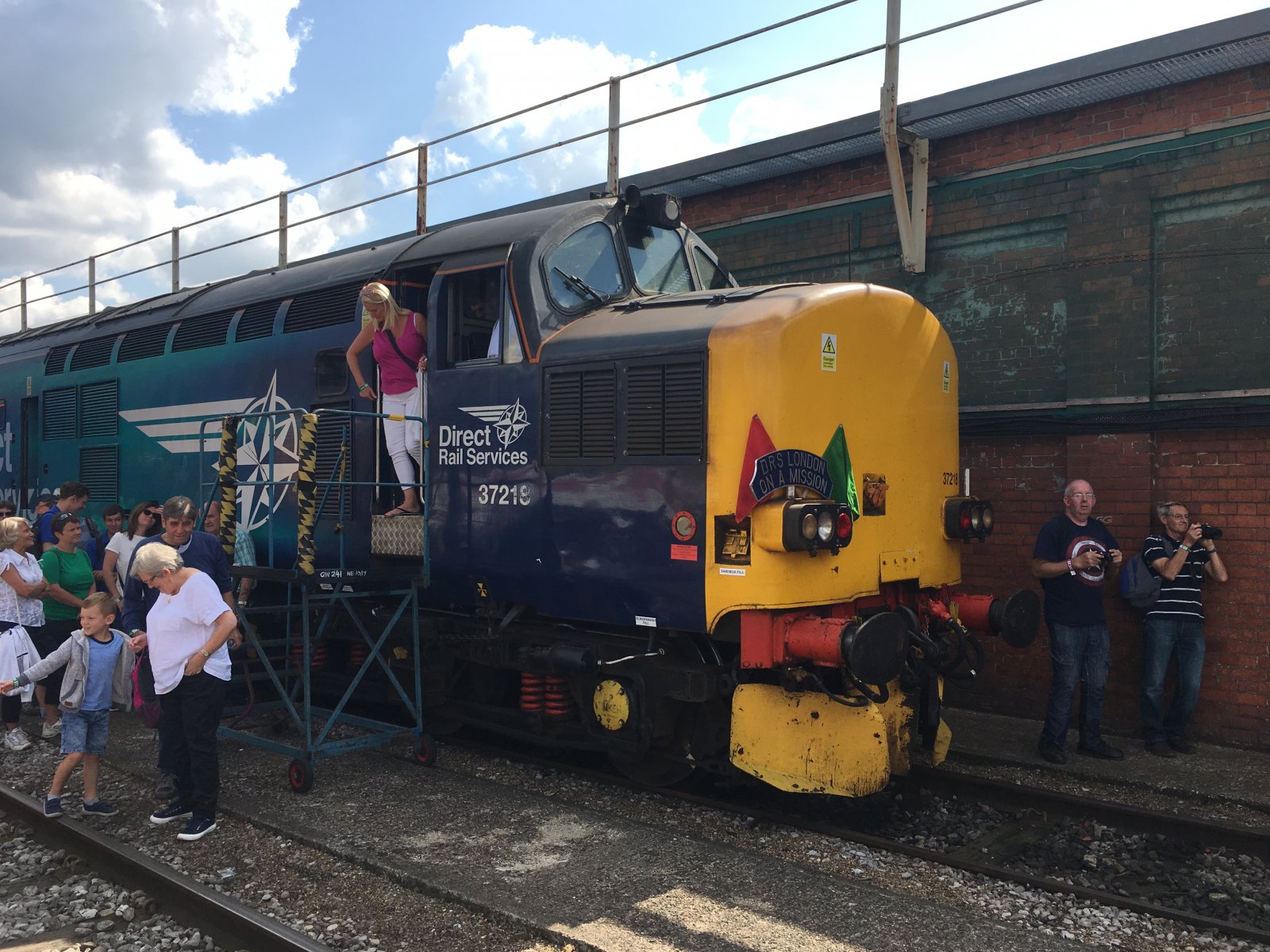 Photo of 37218 at Old Oak Common HST Depot — trainlogger