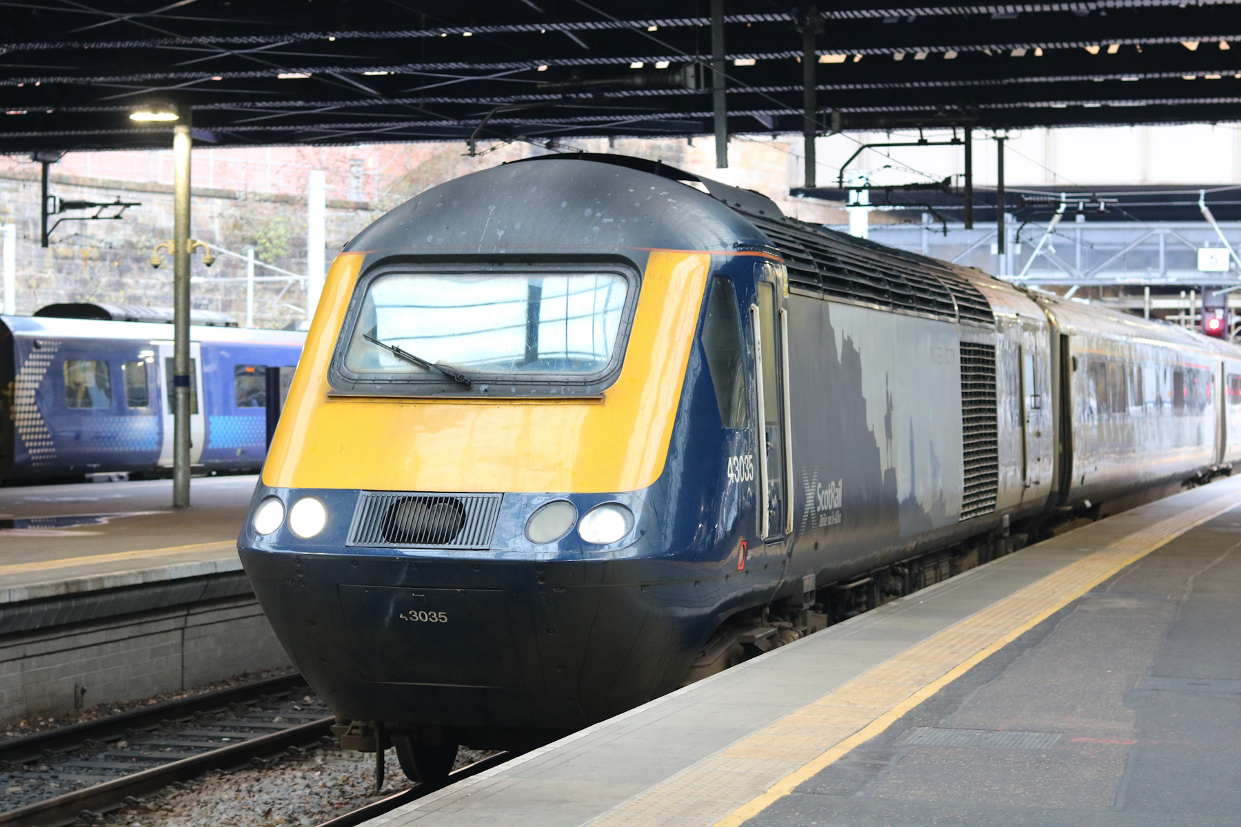 Photo of 43035 at Glasgow Queen Street — trainlogger