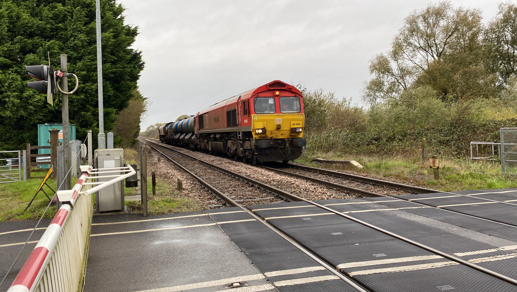 Photo of 66066 at Park Drain Level Crossing — trainlogger