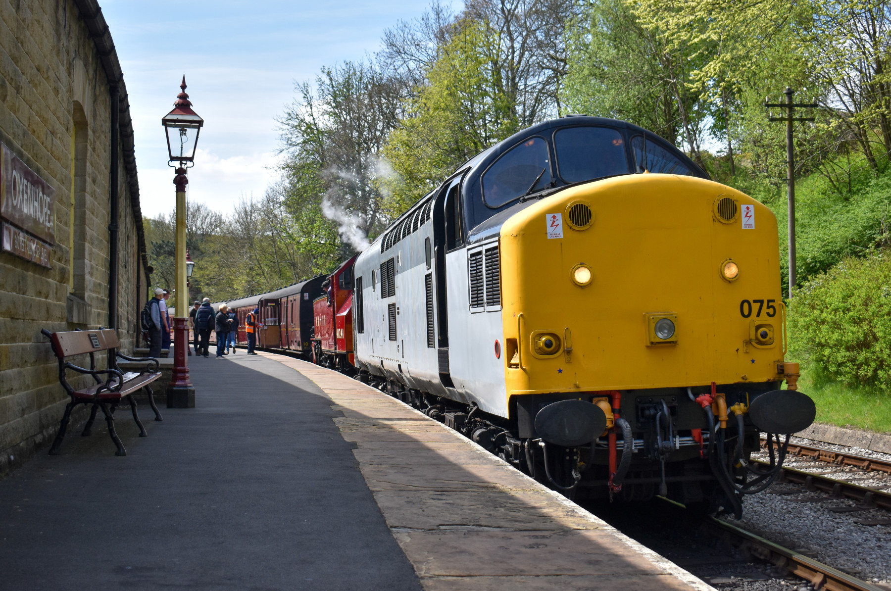 Photo of 37075 at Keighley & Worth Valley Railway — trainlogger