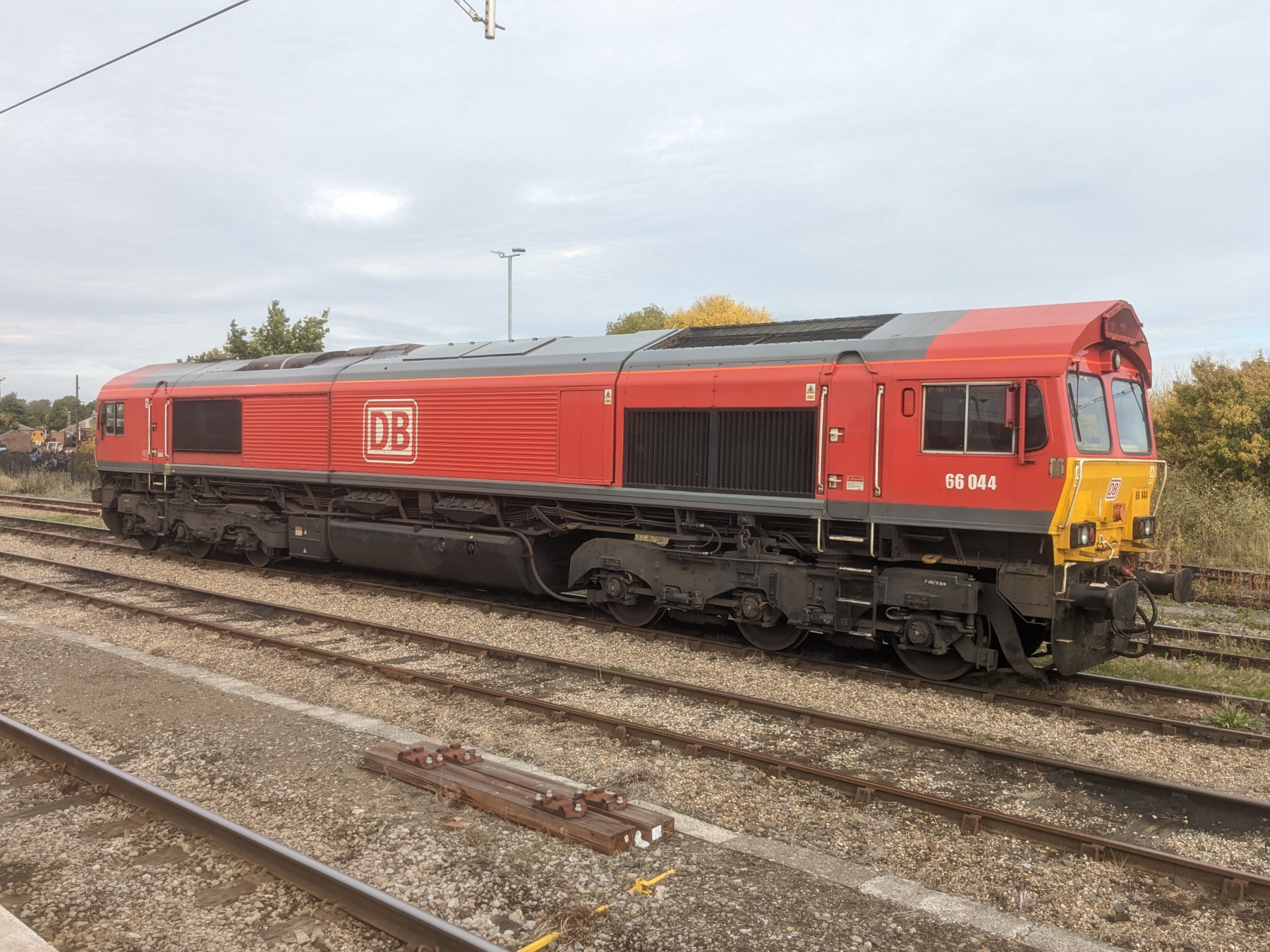Photo of 66044 at Didcot Parkway — trainlogger