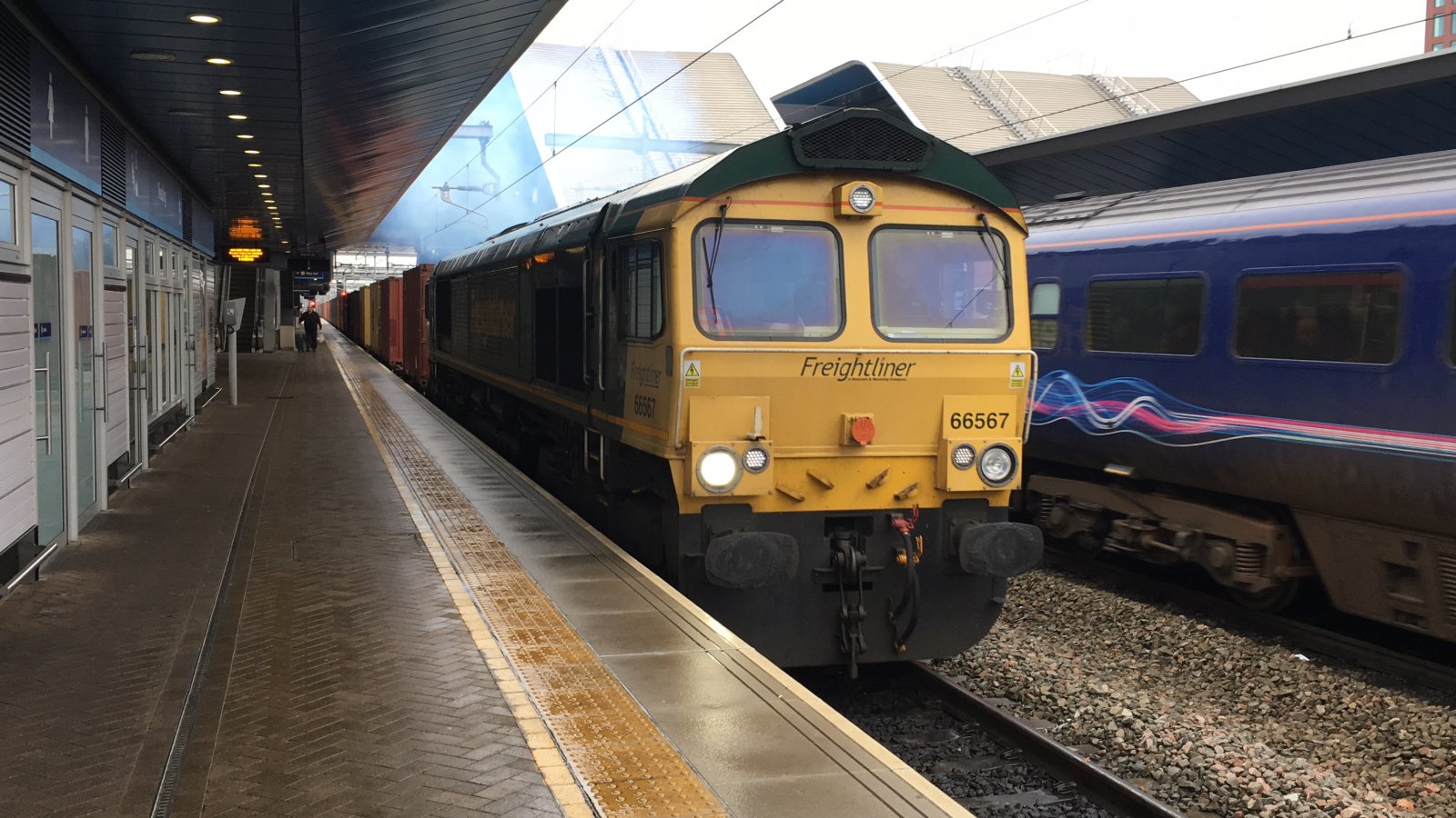 Photo of 66567 at Reading — trainlogger