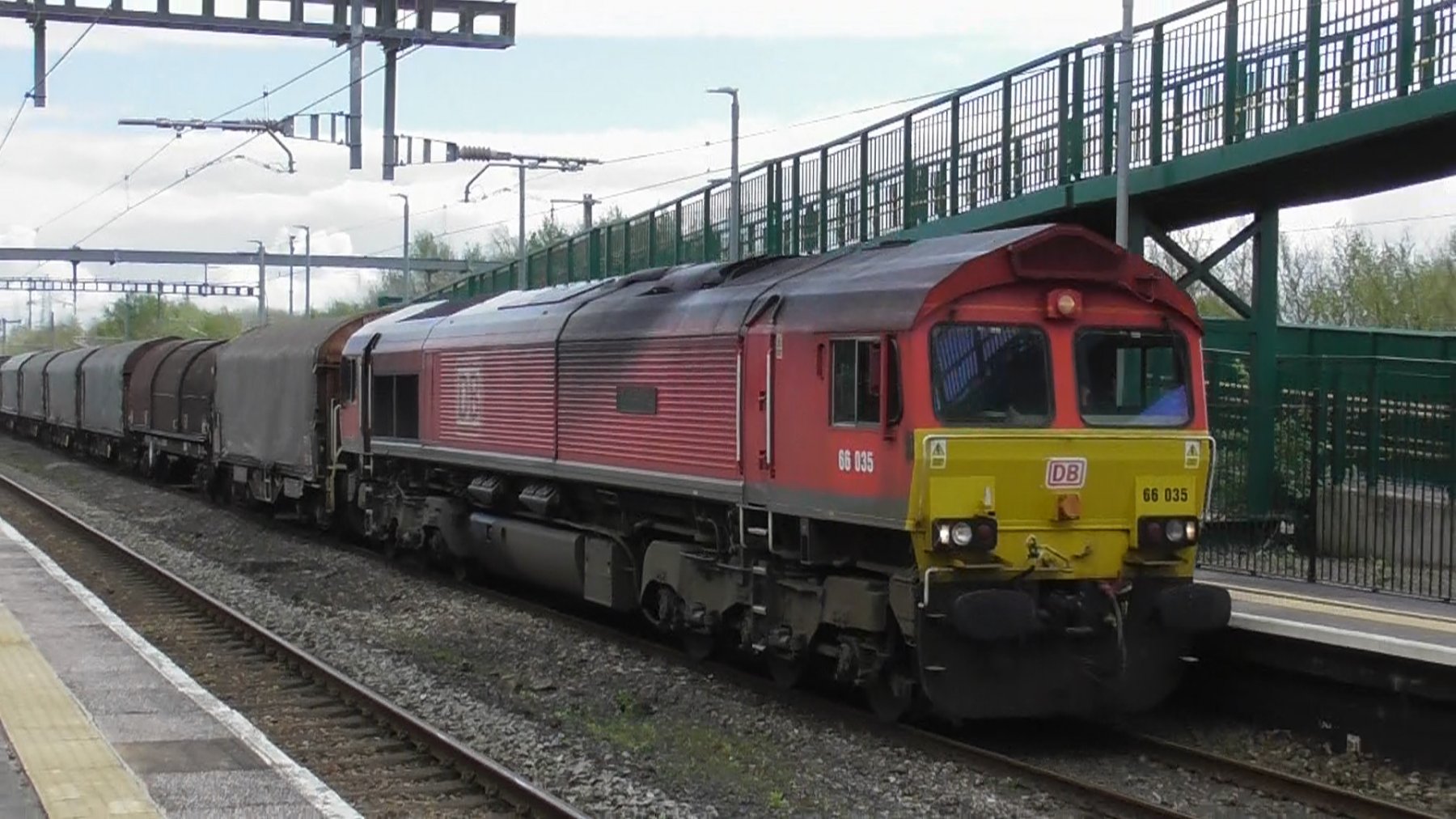 Photo of 66035 at Severn Tunnel Junction — trainlogger