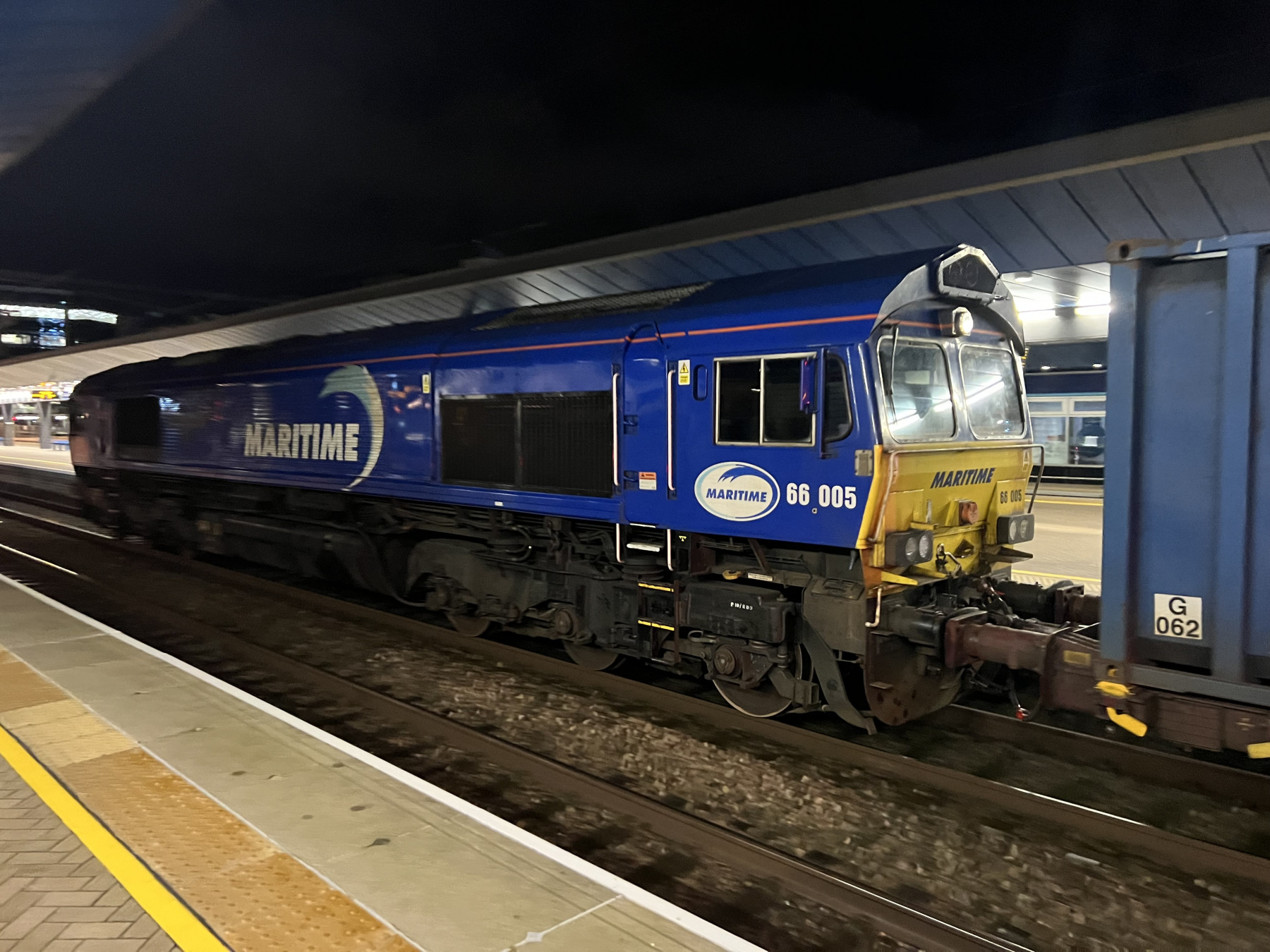 Photo of 66005 at Reading — trainlogger