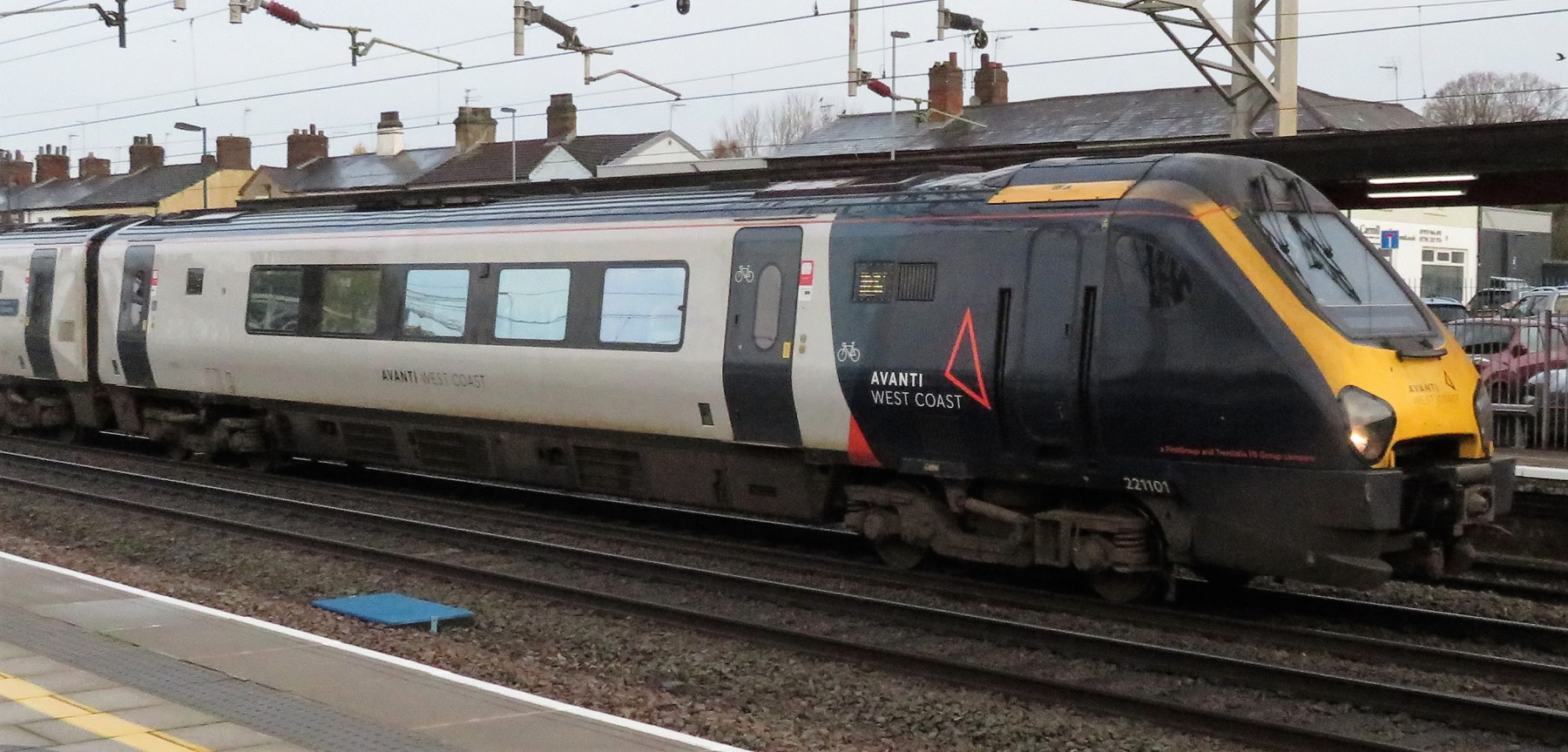 Photo of 221101 at Stafford — trainlogger