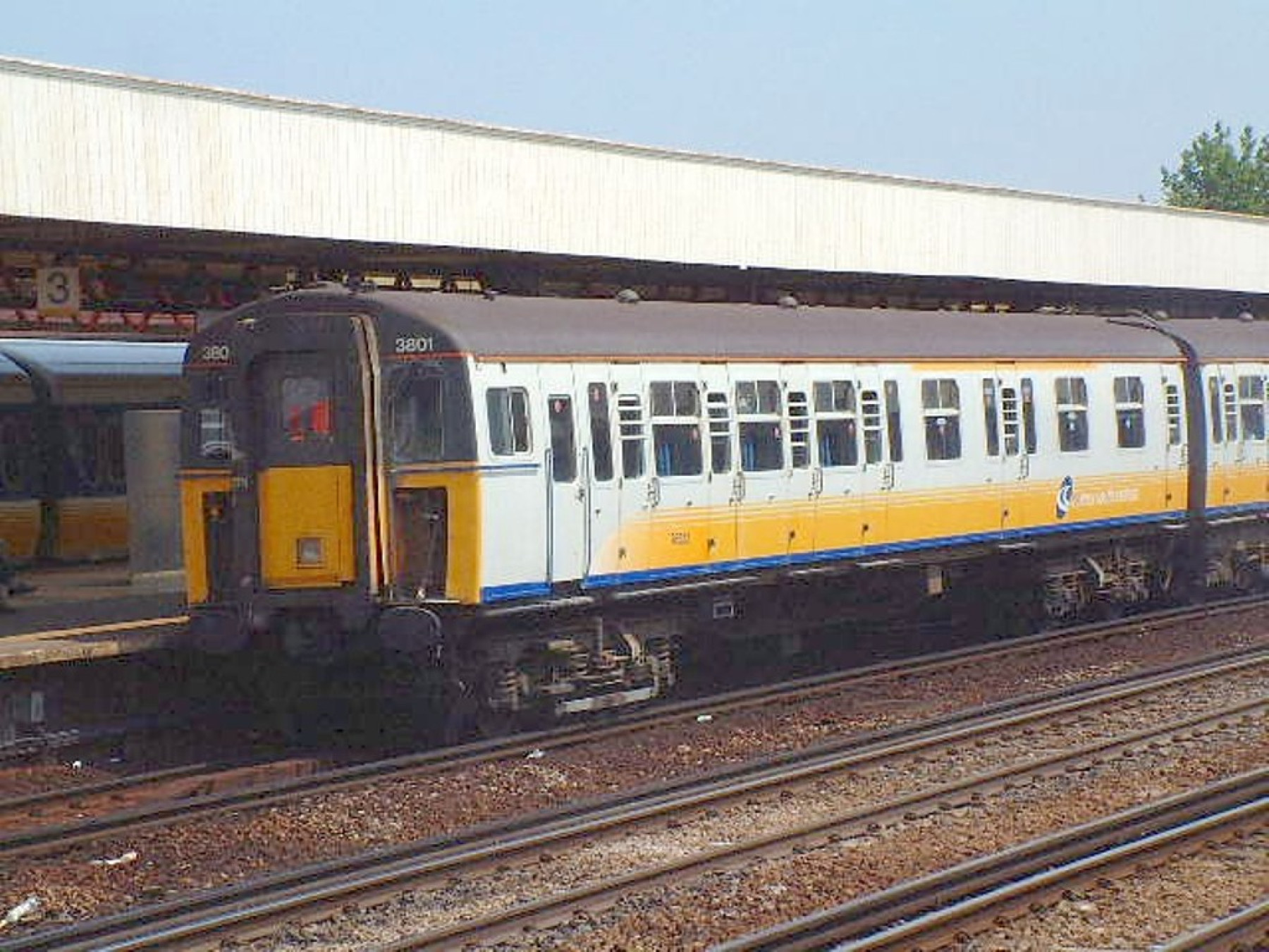 Photo of 3801 at Tonbridge — trainlogger