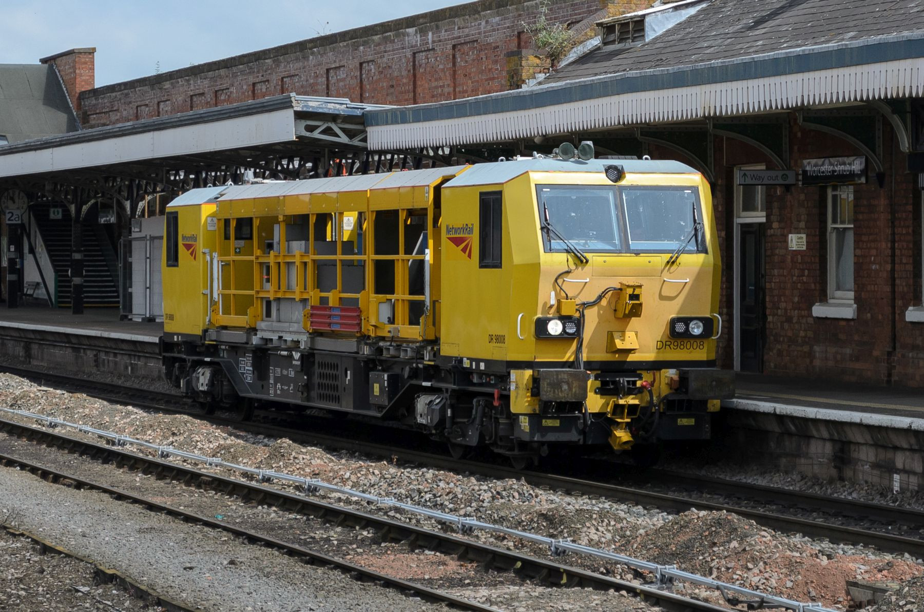 Photo of DR98008 at Worcester Shrub Hill — trainlogger