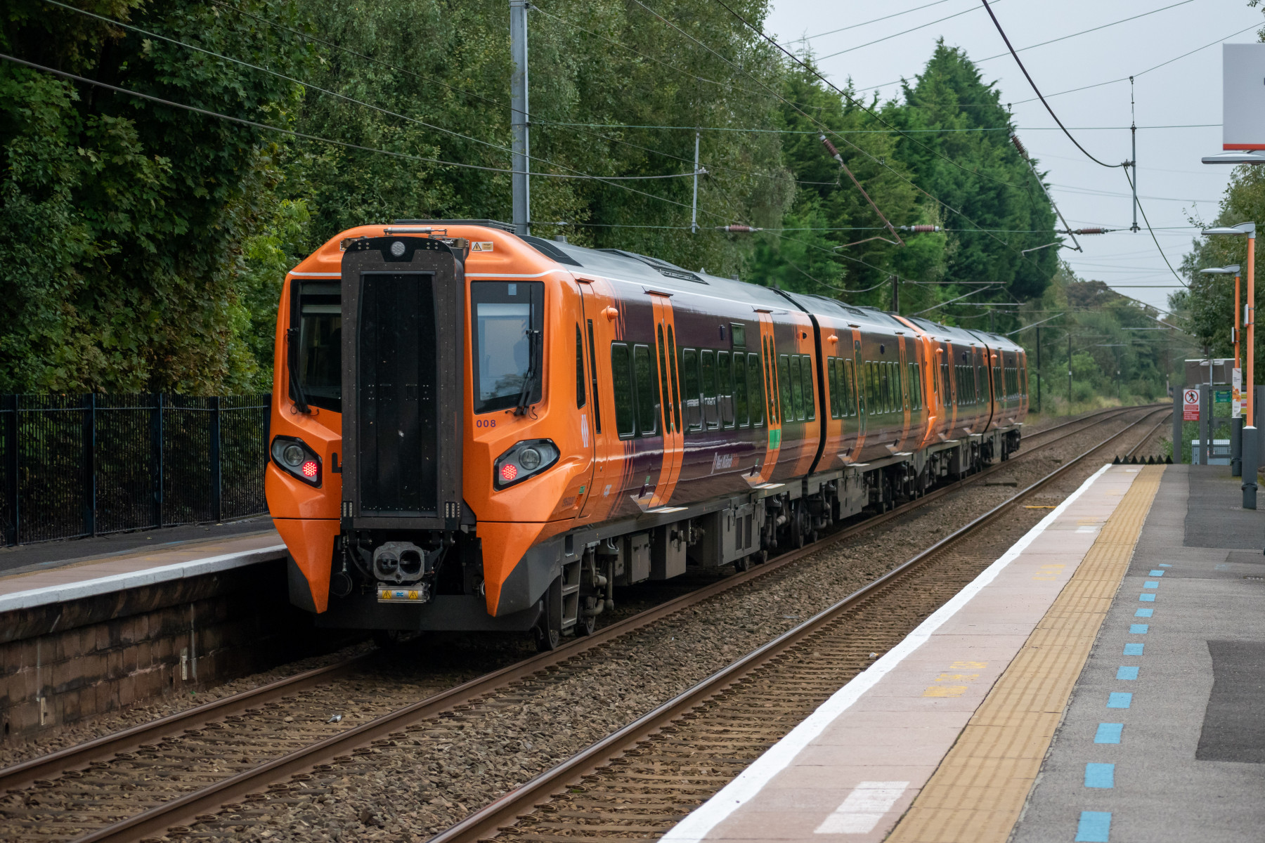 Photo of 196008 at Selly Oak — trainlogger