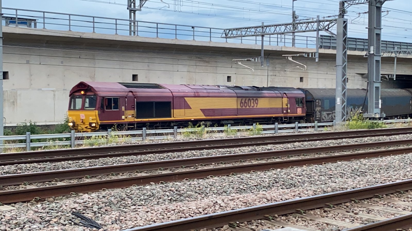 Photo of 66039 at Reading Feeder Main — trainlogger