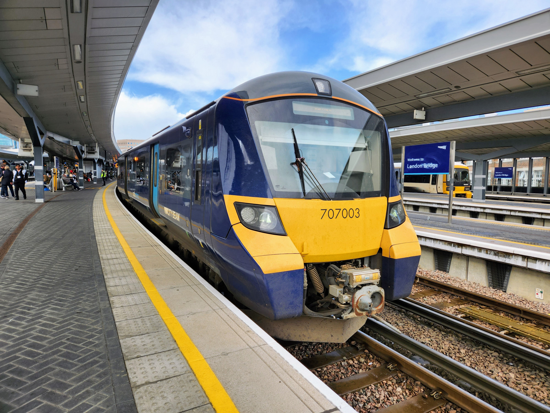 Photo of 707003 at London Bridge — trainlogger