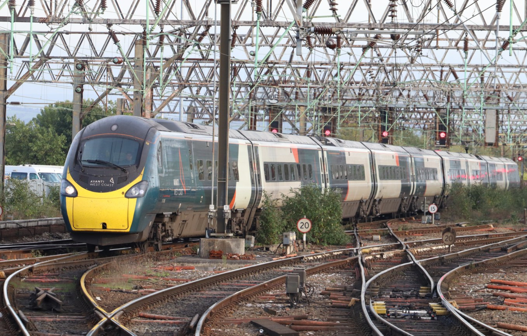 Photo of 390045 at Manchester Piccadilly — trainlogger