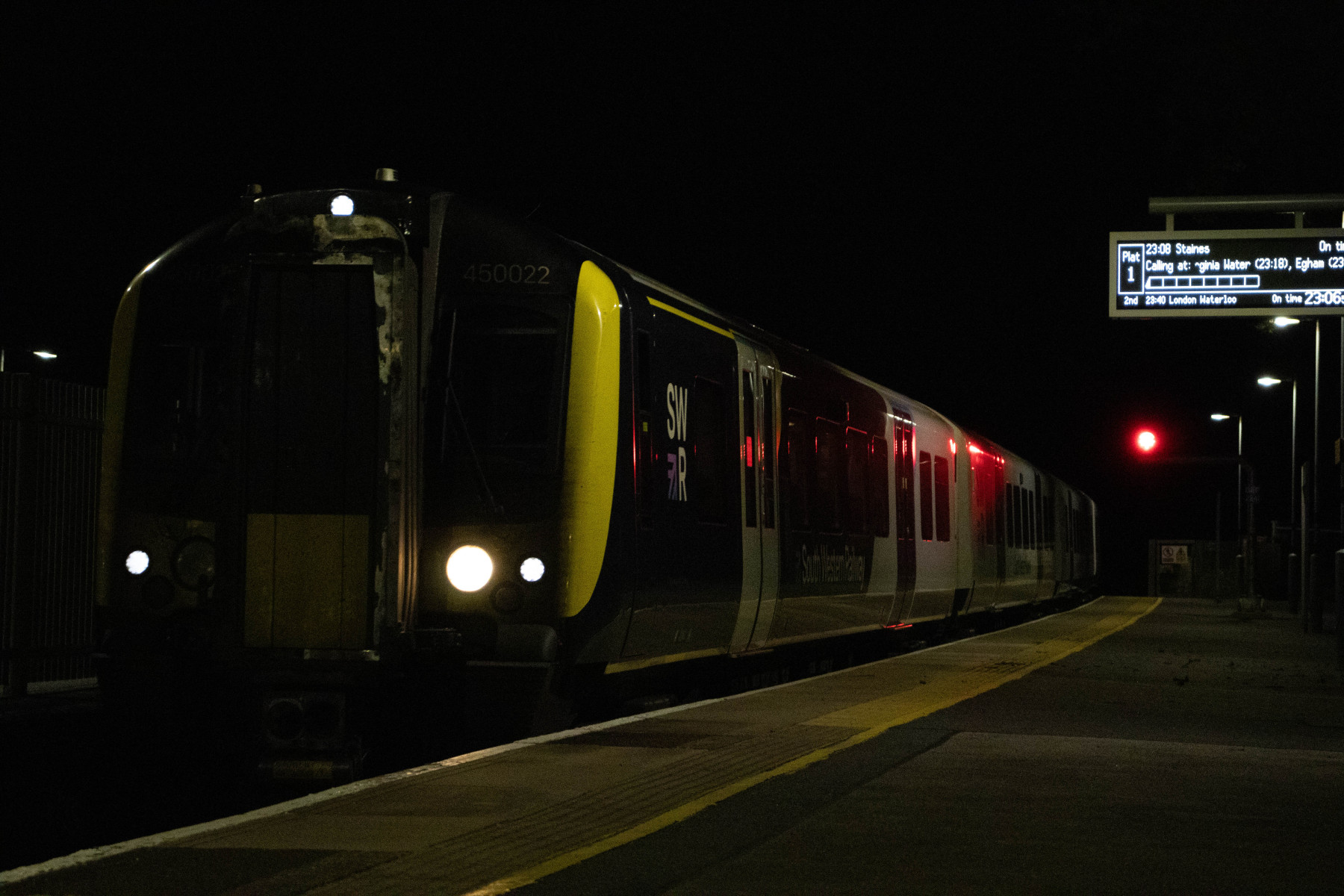 Photo of 450022 at Ascot (Berks) — trainlogger