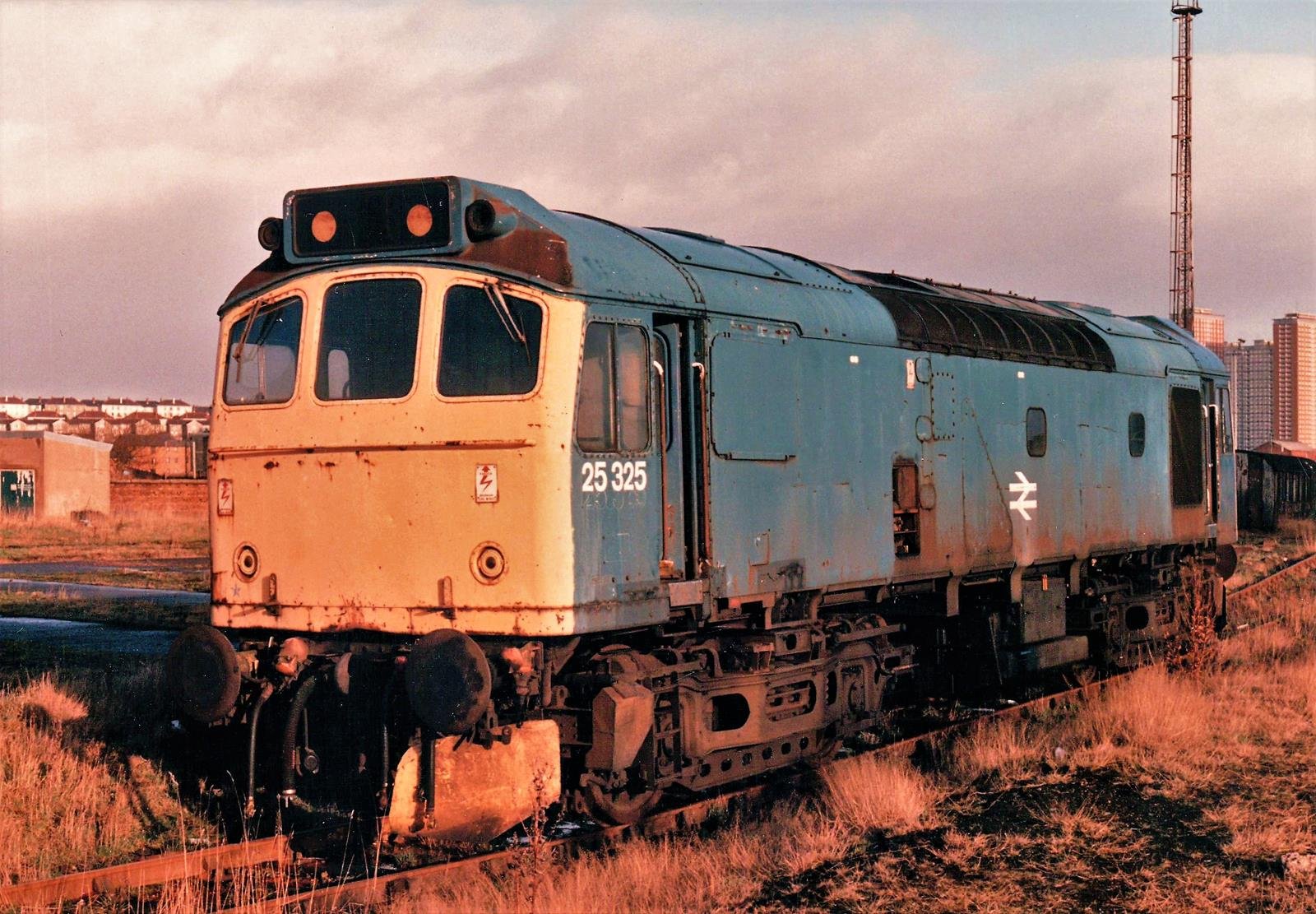 Photo of 25325 at Glasgow Springburn/St Rollox Works — trainlogger