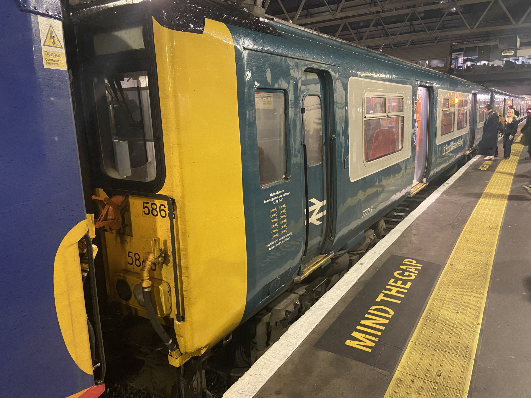 Photo of 5868 at London Waterloo — trainlogger
