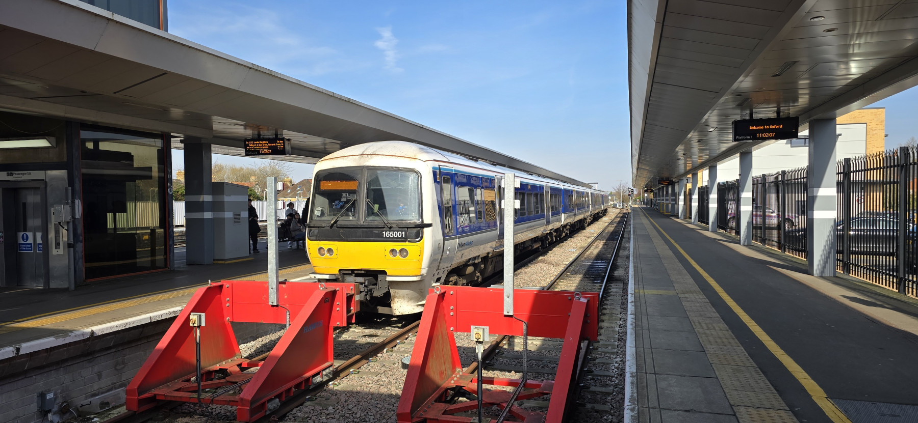 Photo of 165001 at Oxford — trainlogger