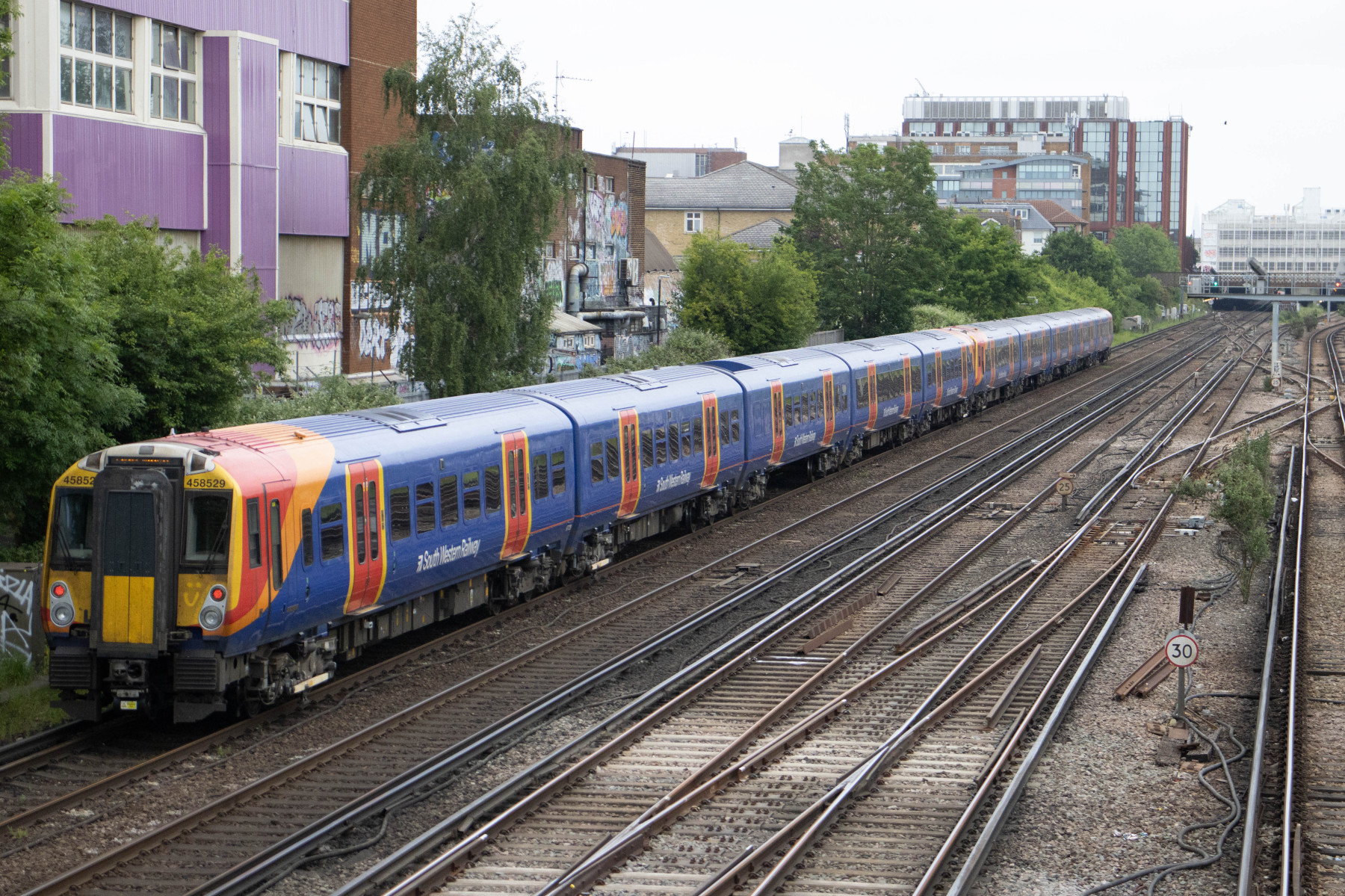 Photo of 458529 at Wimbledon West Junction — trainlogger