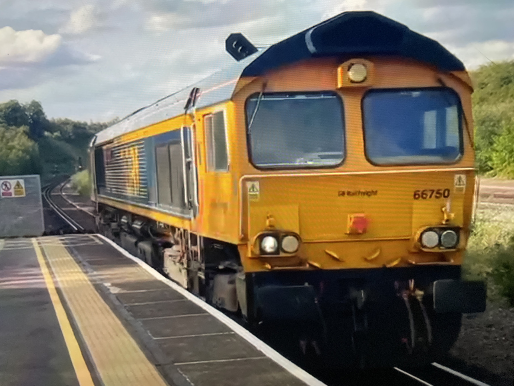 Photo of 66750 at Micheldever — trainlogger