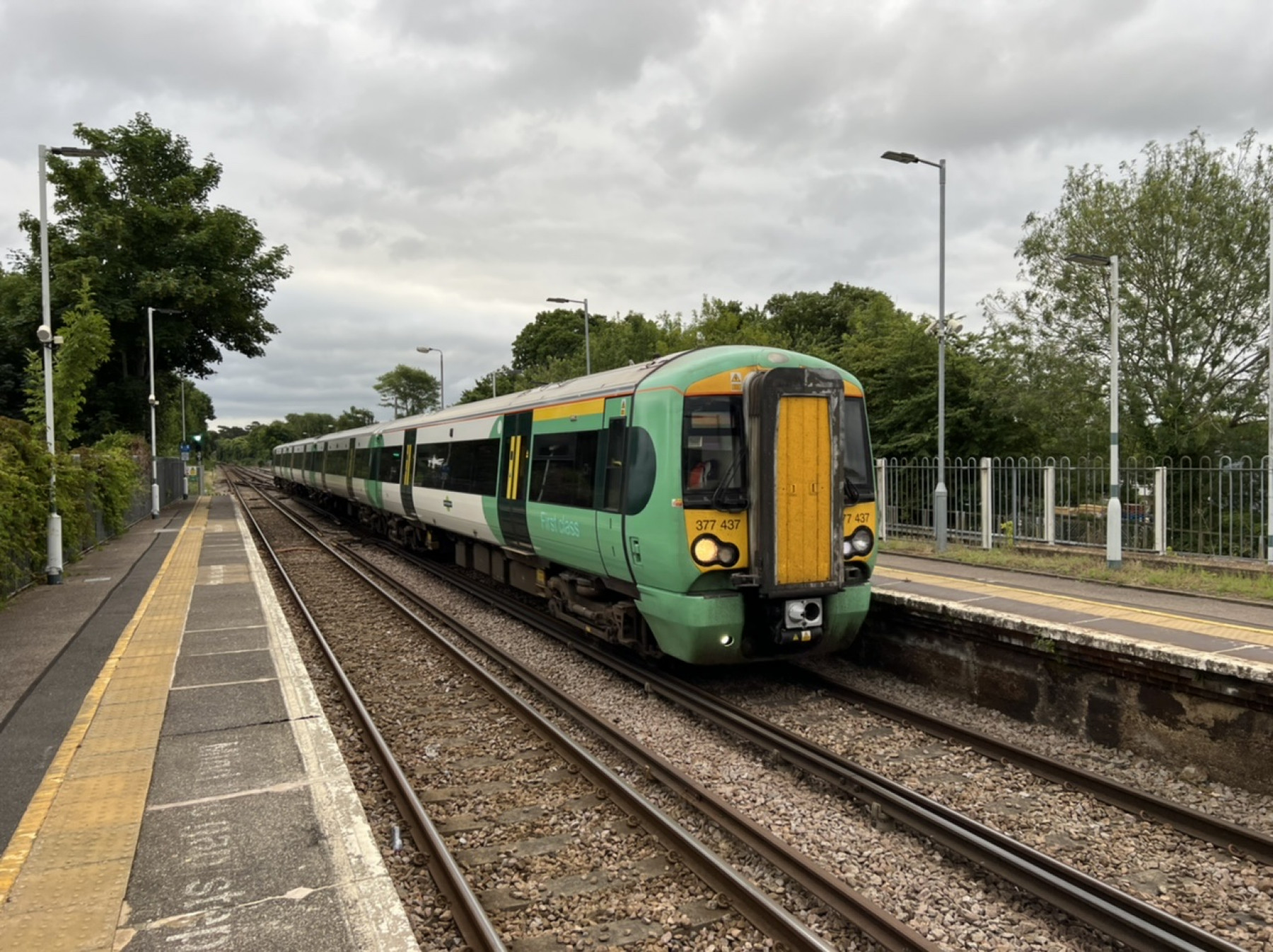 Photo of 377437 at Reigate — trainlogger