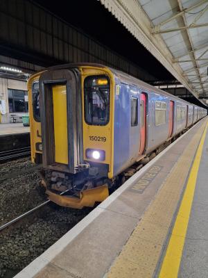 150219 - Class 150 / Diesel mechanical / hydraulic multiple unit sets ...