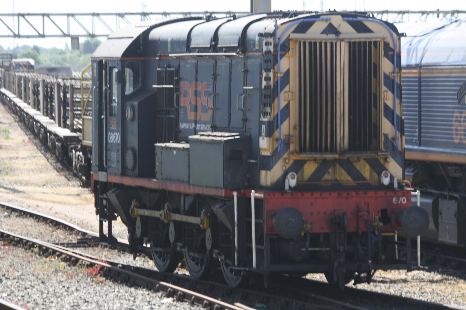 Photo of 08670 at bescot stadium+yard — trainlogger