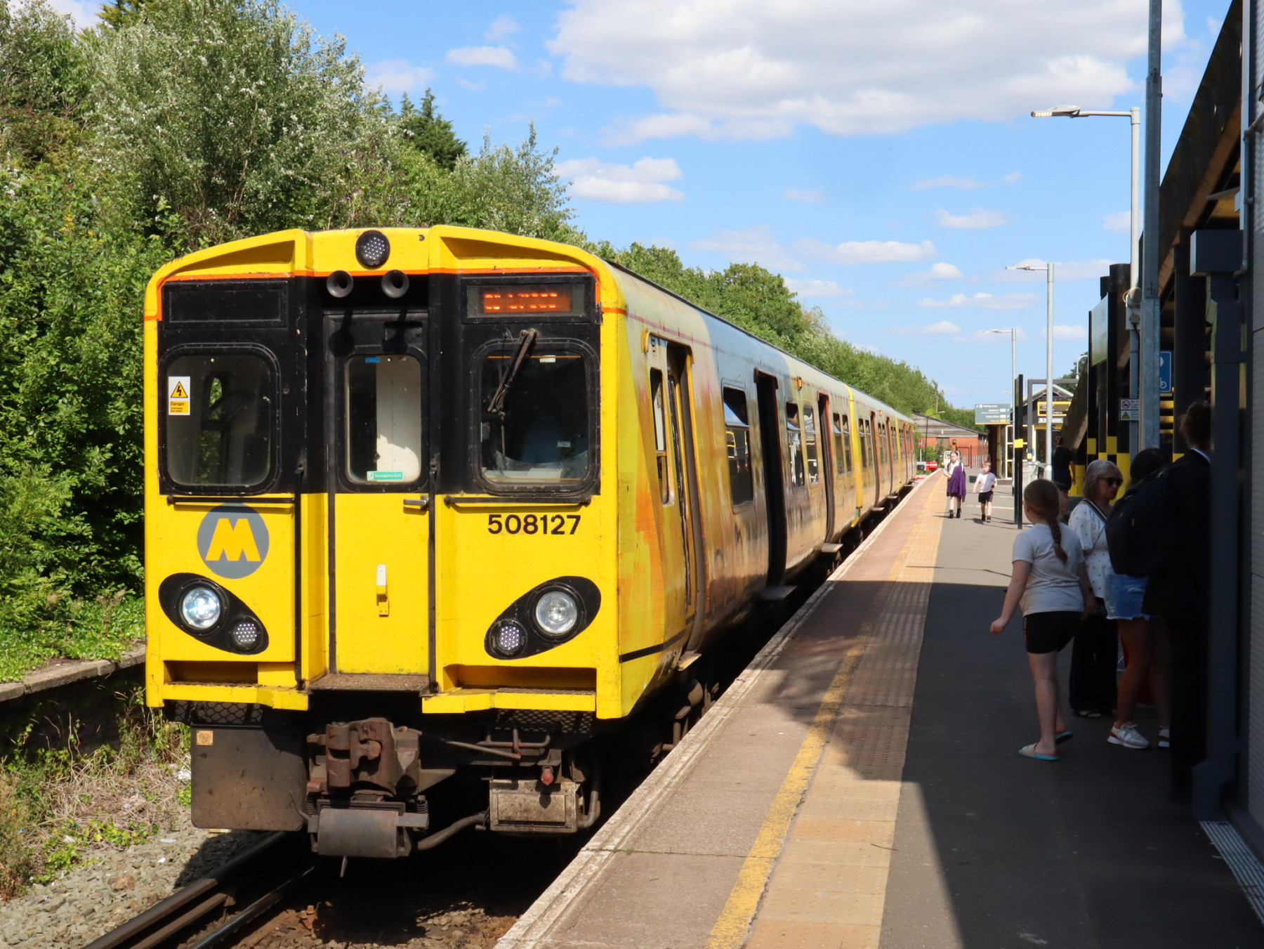 Photo of 508127 at Hunts Cross — trainlogger