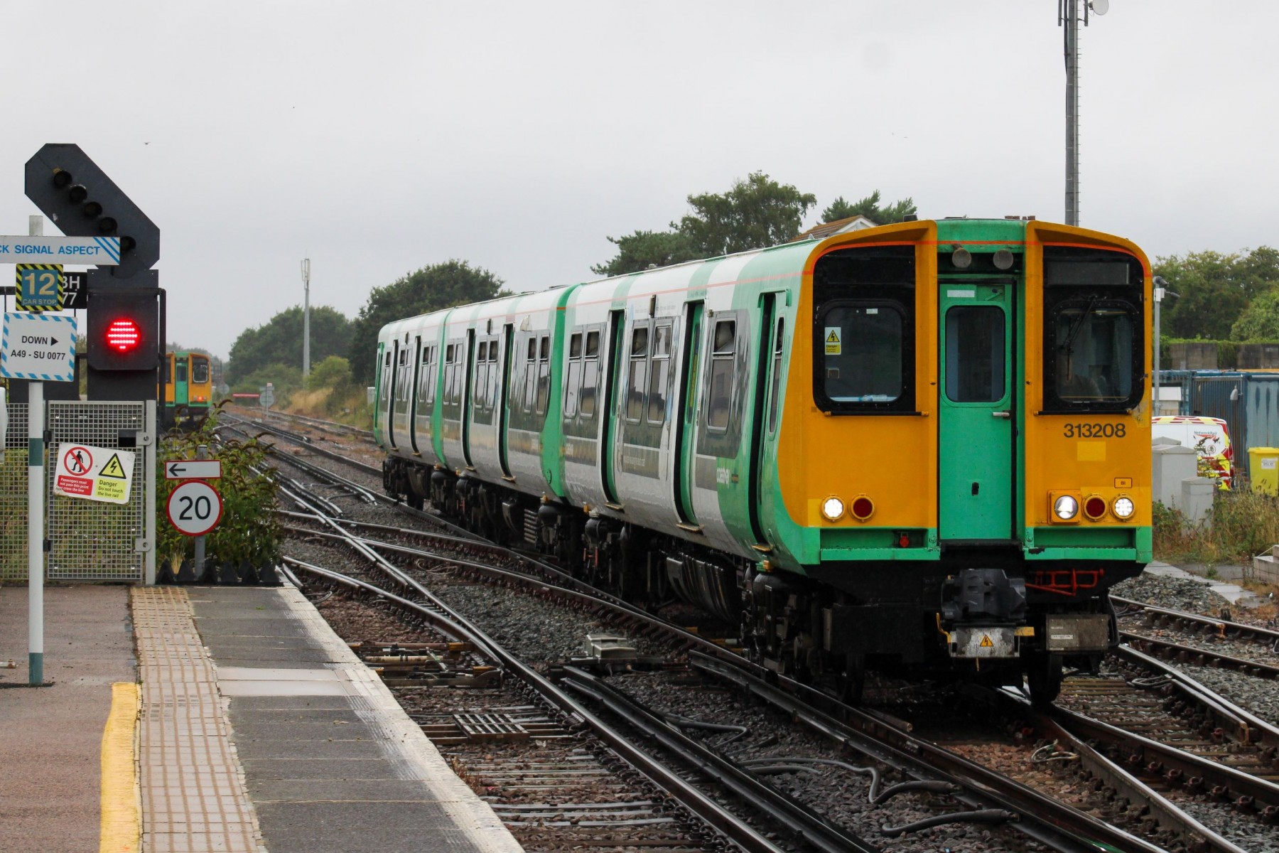Photo of 313208 at Barnham — trainlogger