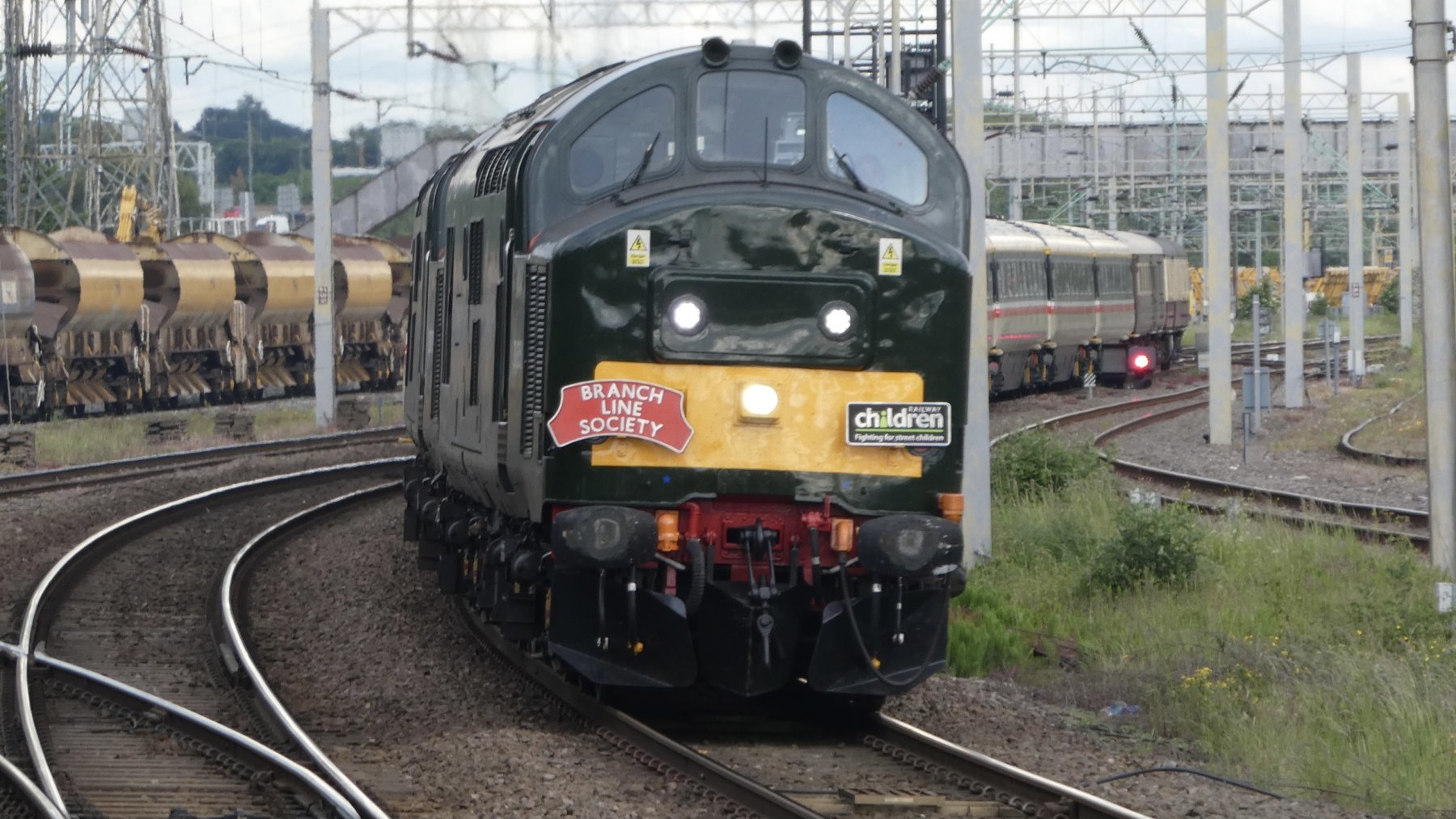 Photo of D6851 at Bescot Stadium — trainlogger