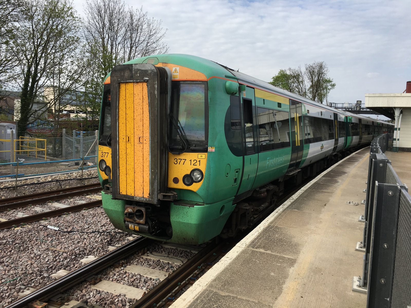 Photo of 377121 at Redhill — trainlogger