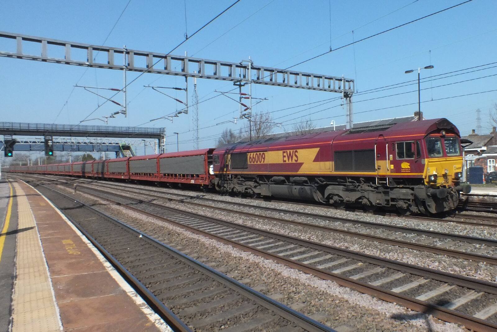 Photo of 66009 at Rugeley Trent Valley — trainlogger