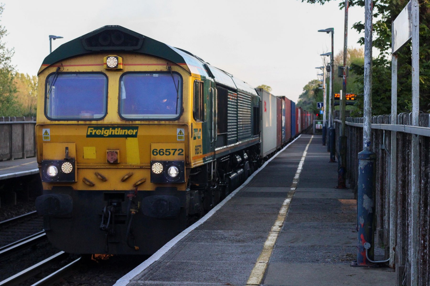 Photo of 66572 at Shawford — trainlogger