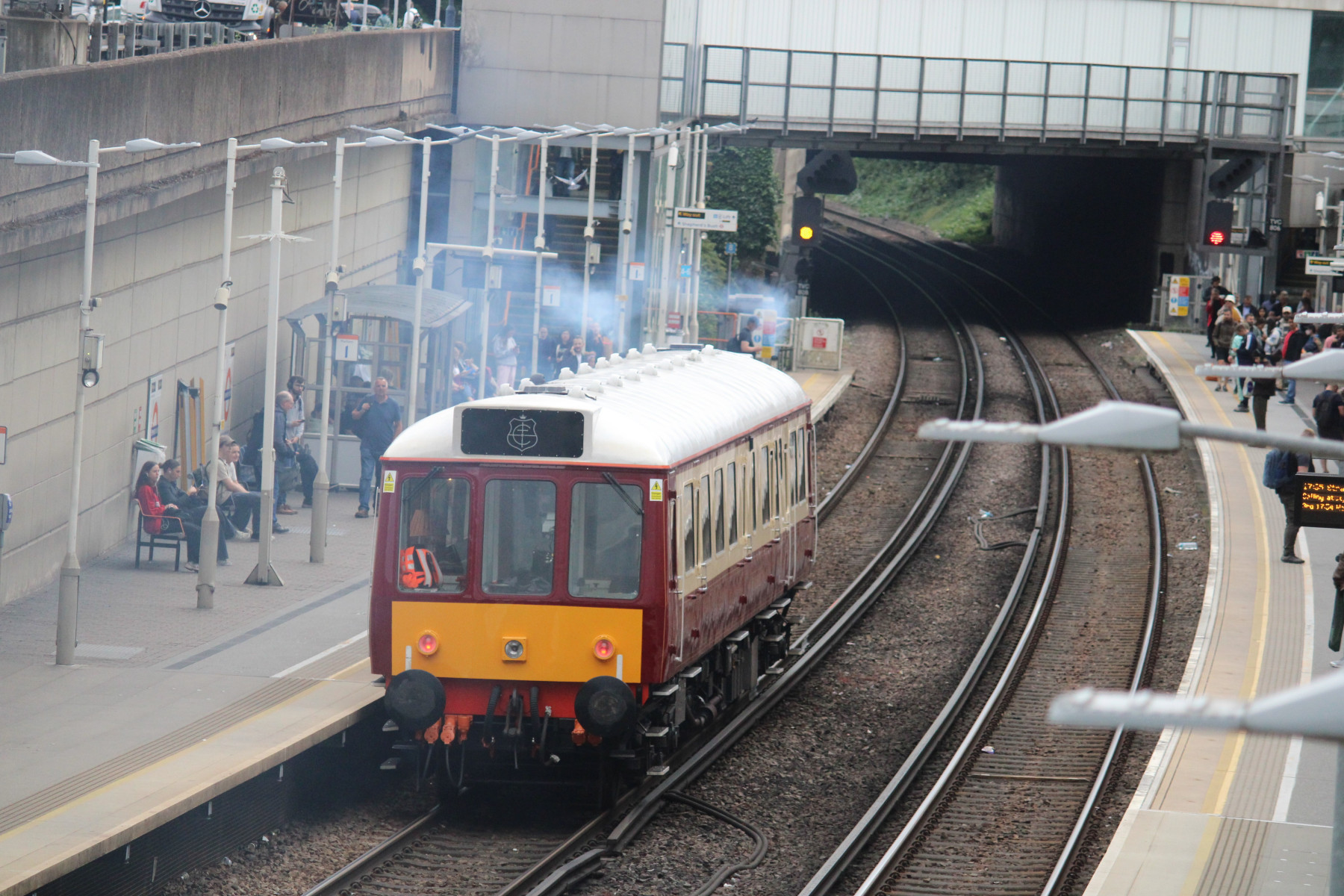 Photo of 121022 at Shepherds Bush — trainlogger