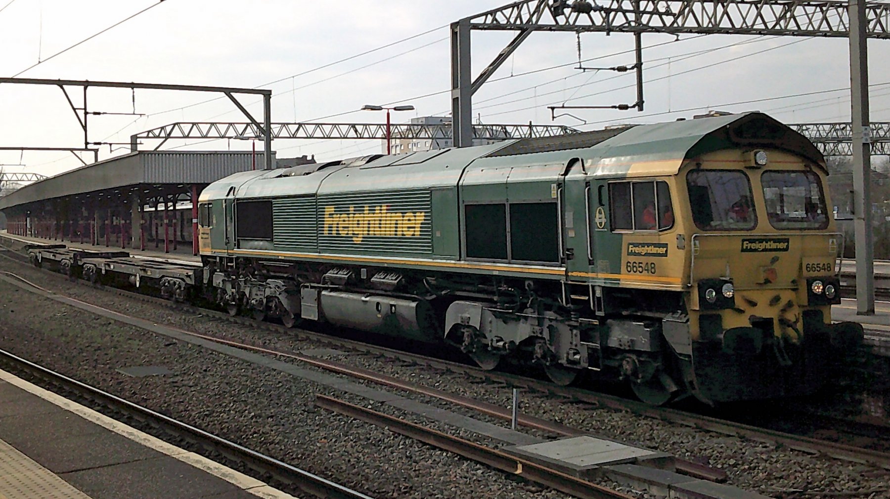 Photo of 66548 at Stockport — trainlogger