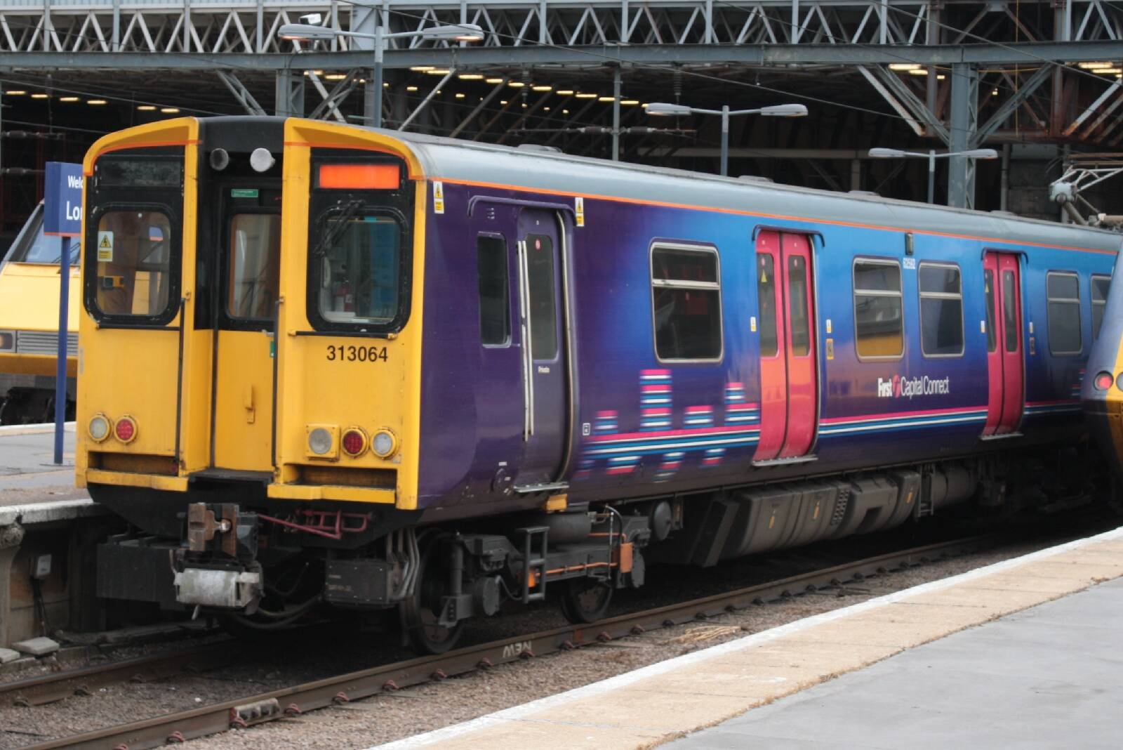 Photo of 313064 at London Kings Cross — trainlogger