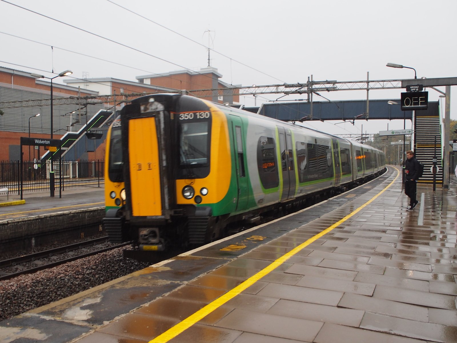 Photo of 350130 at Wolverton — trainlogger