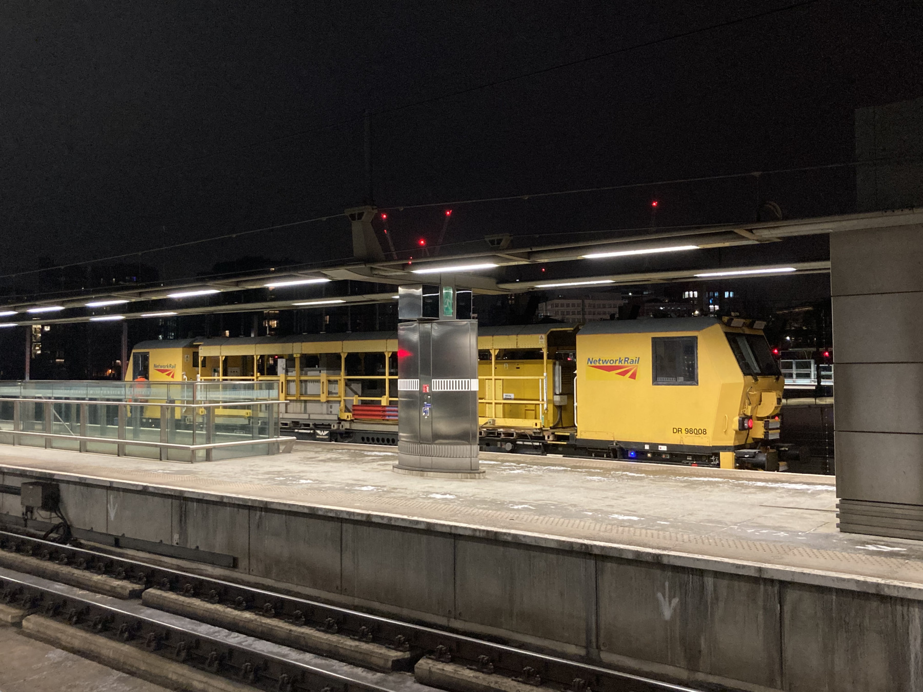 Photo of DR98008 at London St Pancras International — trainlogger