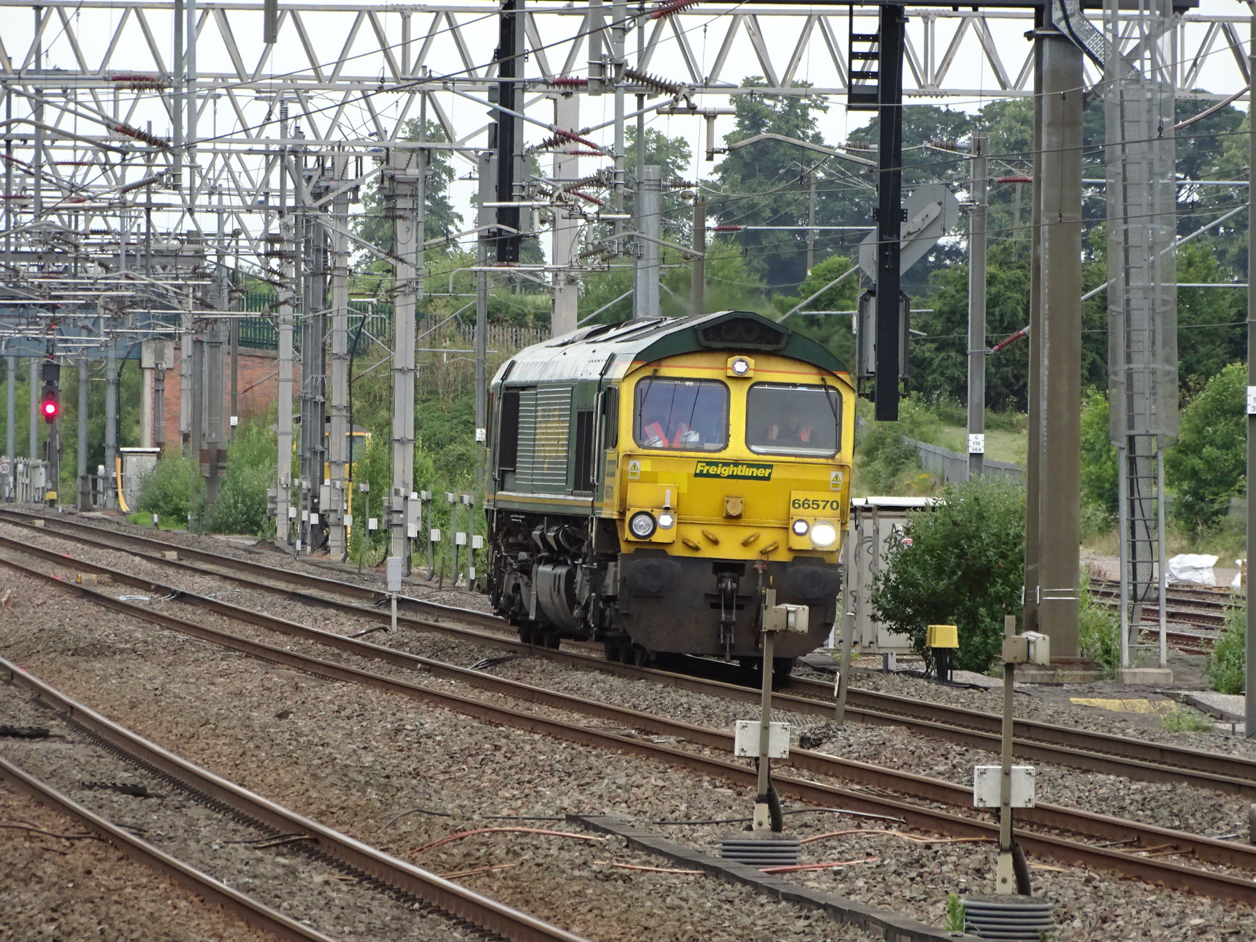 Photo of 66570 at Lichfield Trent Valley — trainlogger
