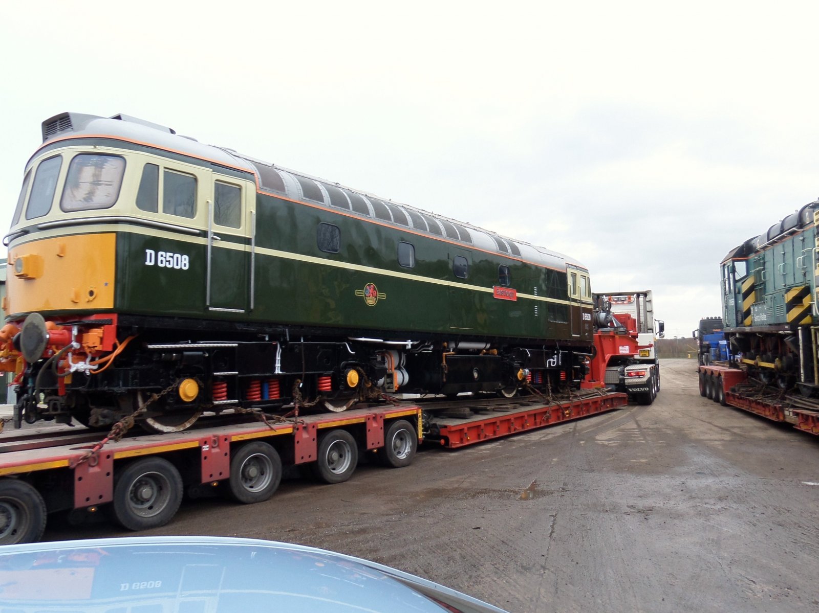 Photo of 33008 and 08956 at Wishaw - Railway Support Services — trainlogger