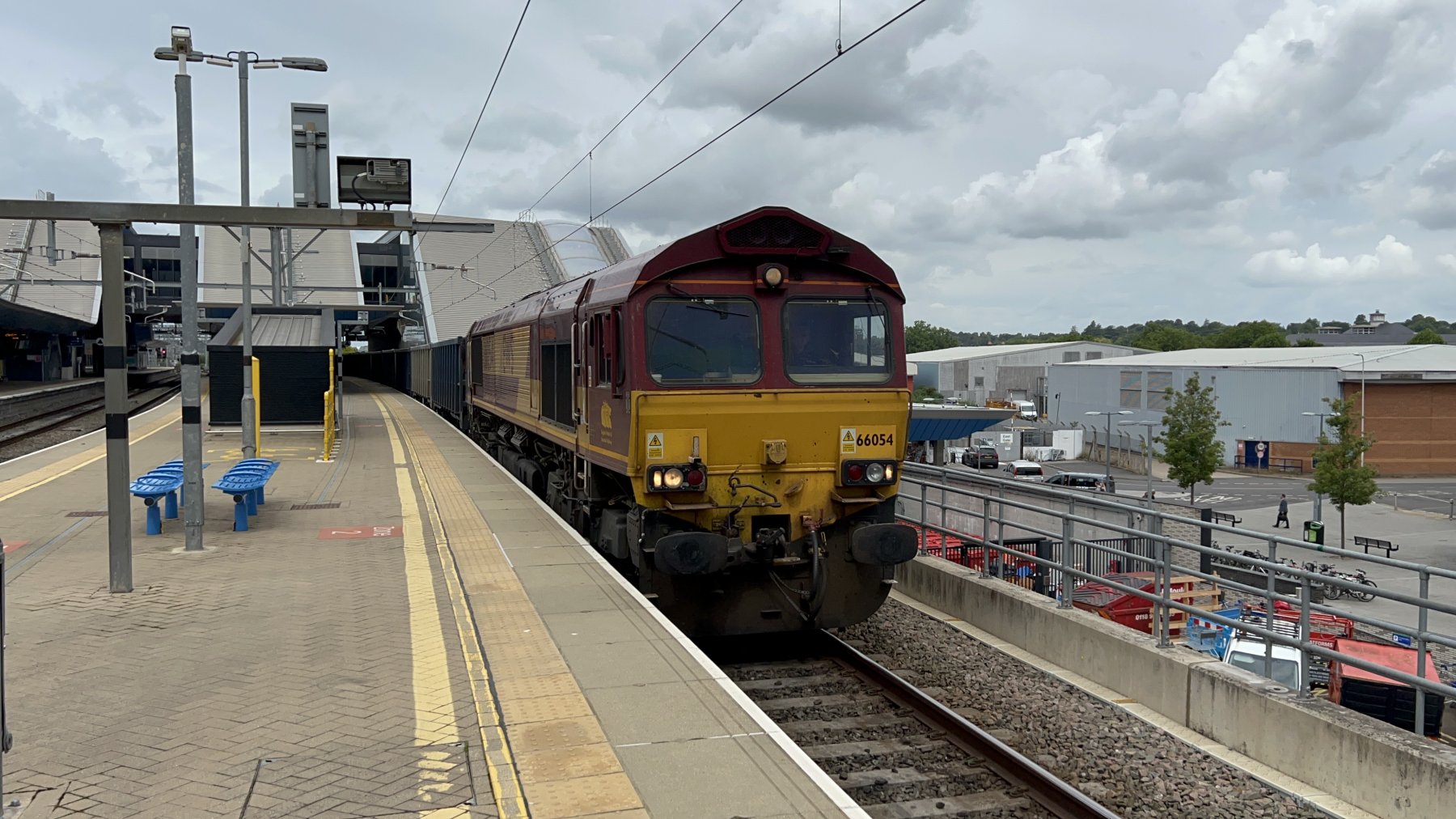 Photo of 66054 at Reading — trainlogger