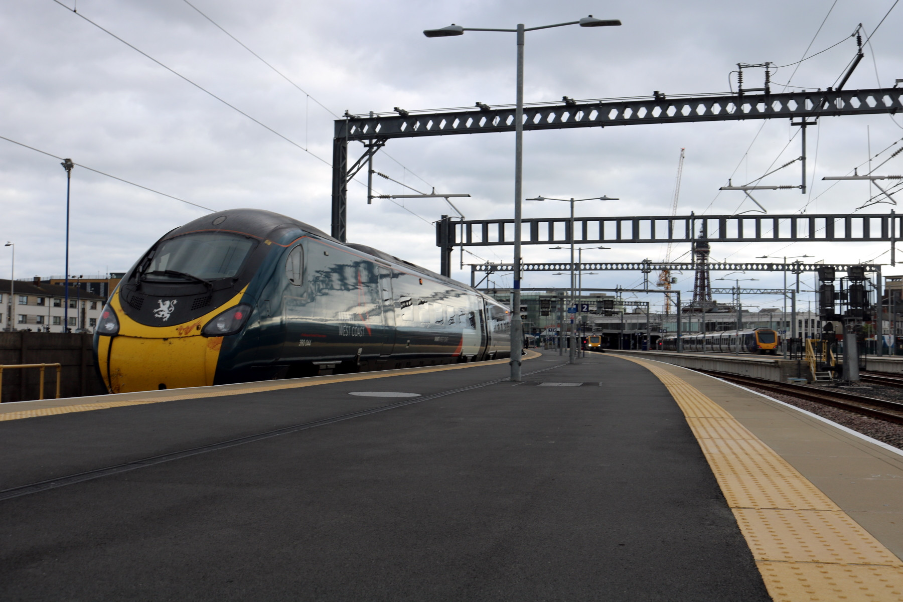 Photo of 390044 at Blackpool North — trainlogger