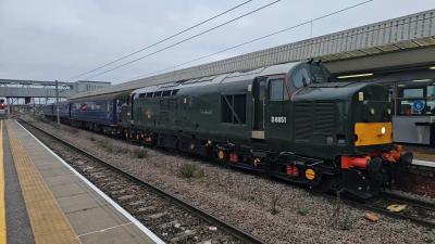 Everyone's Photographs of D6851 — trainlogger