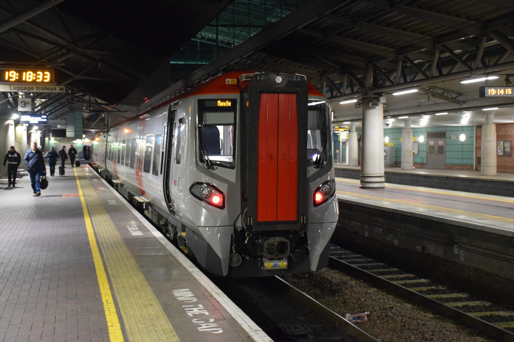 Photo of 197007 at Manchester Airport — trainlogger