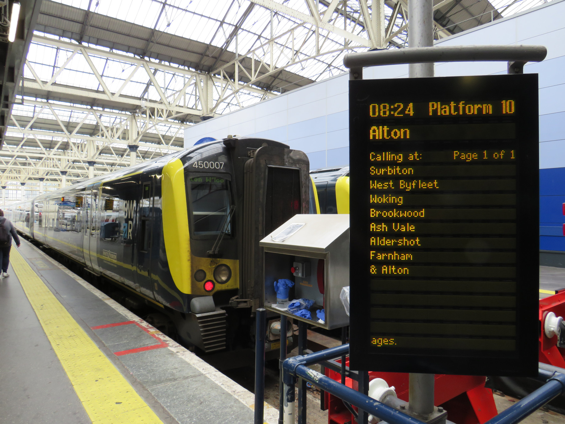Photo of 450007 at London Waterloo — trainlogger