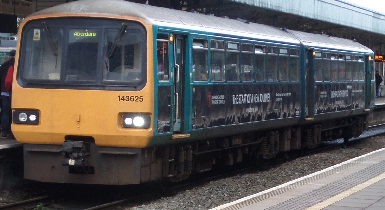 Photo of 143625 at Cardiff Central — trainlogger