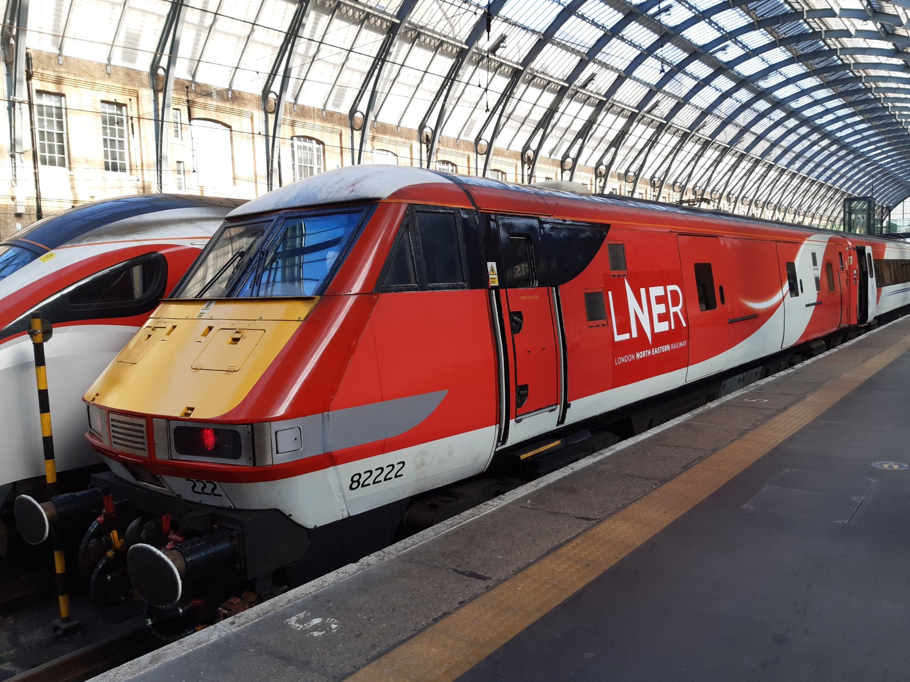 Photo Of 82222 At London Kings Cross Trainlogger photo-of-82222-at-london-kings-cross-trainlogger