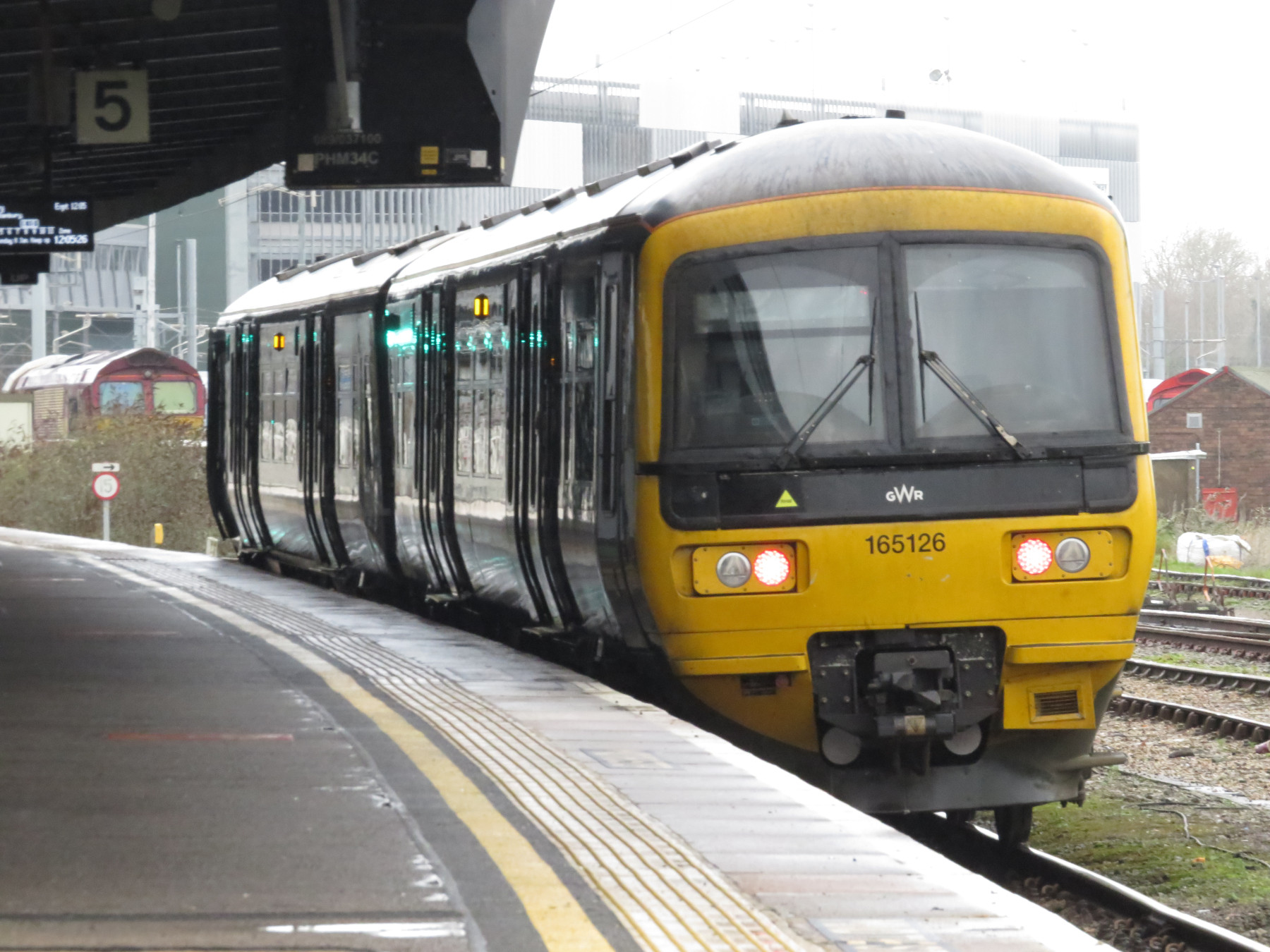 Photo of 165126 at Didcot Parkway — trainlogger