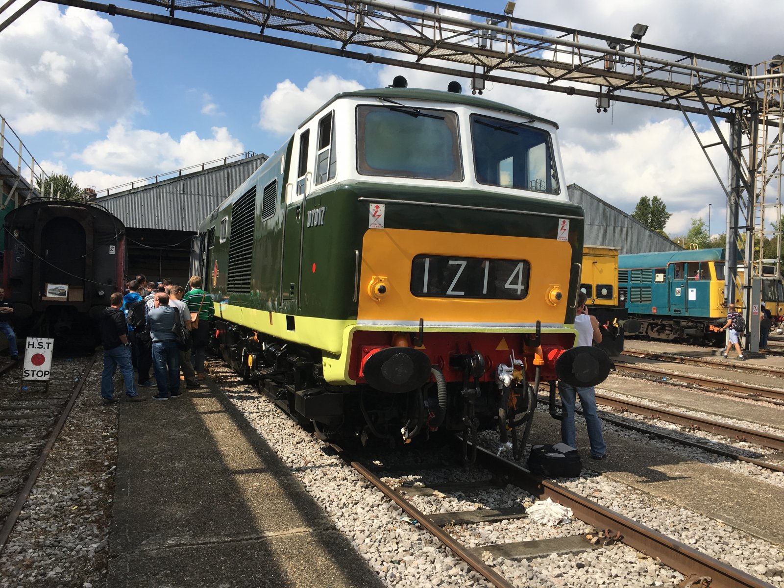 Photo of D7017 at Old Oak Common HST Depot — trainlogger