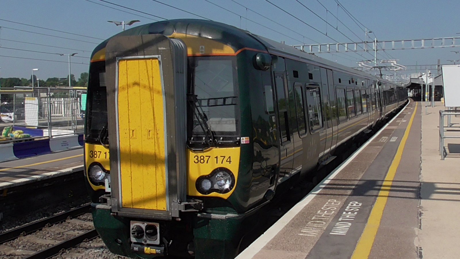 Photo of 387174 at Didcot Parkway — trainlogger