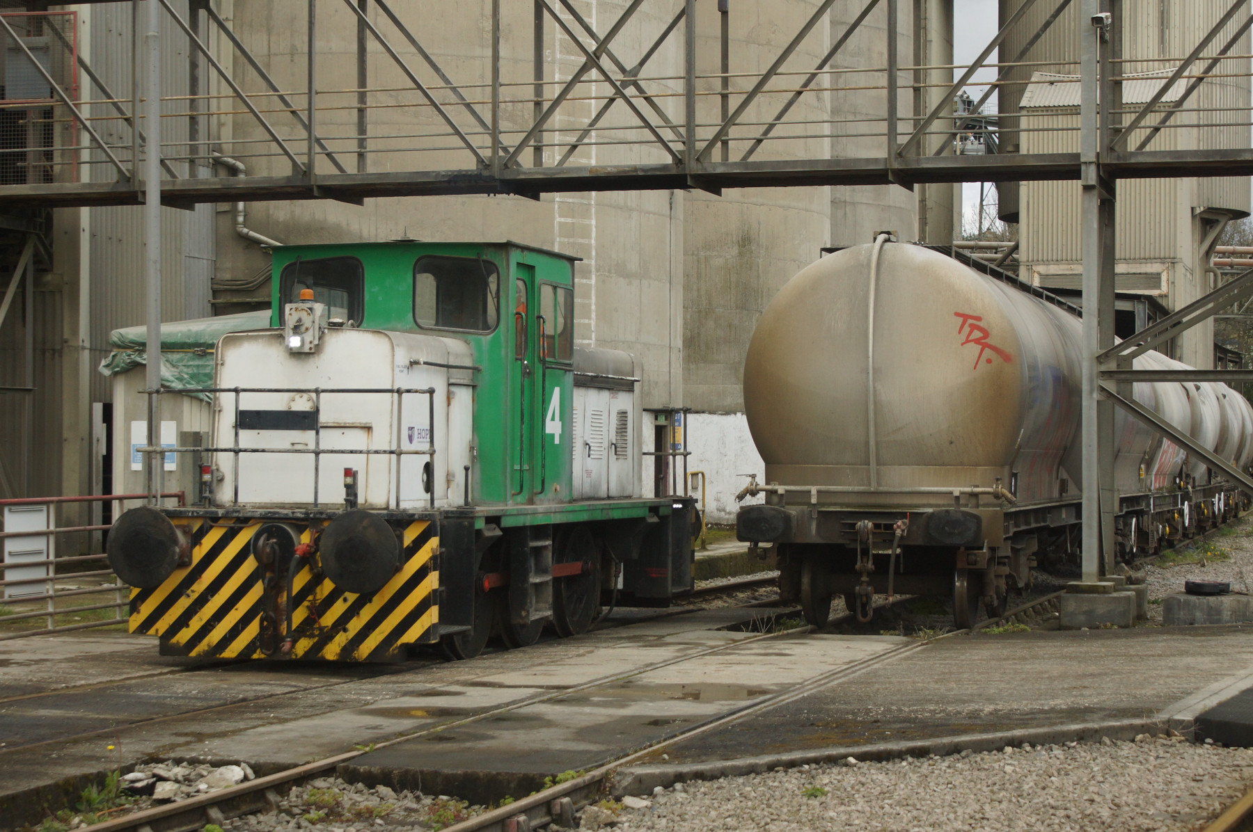 Photo of AB616 at Hope Cement Works — trainlogger
